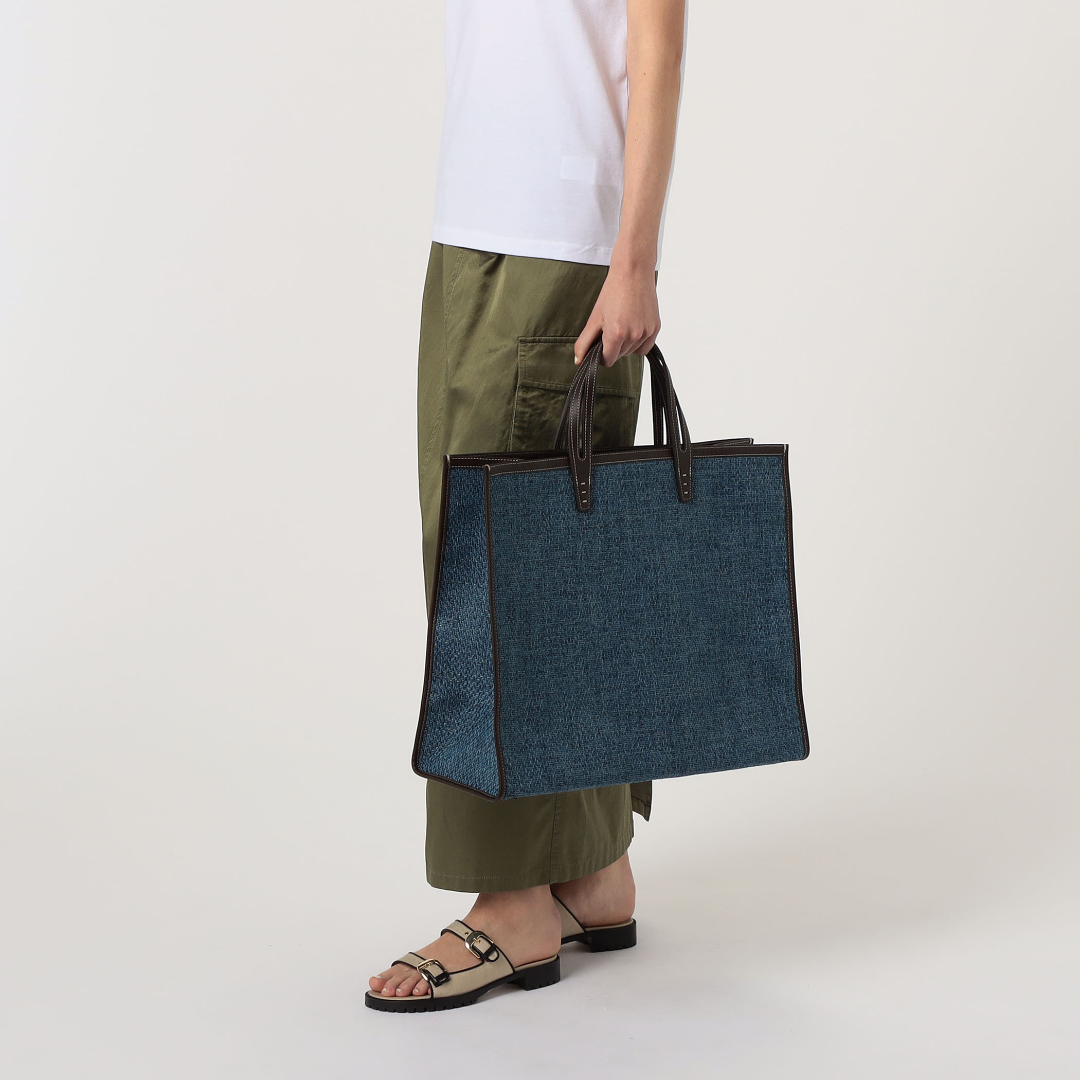 A VACATION TANK DELFT トートバッグ|トゥモローランド 公式通販 A VACATION TANK DELFT トートバッグ|トゥモローランド 公式通販